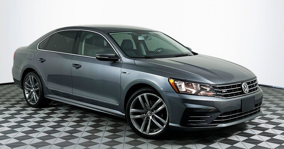 Used 2017 Volkswagen Passat R-Line w/Comfort Pkg for sale at HGreg