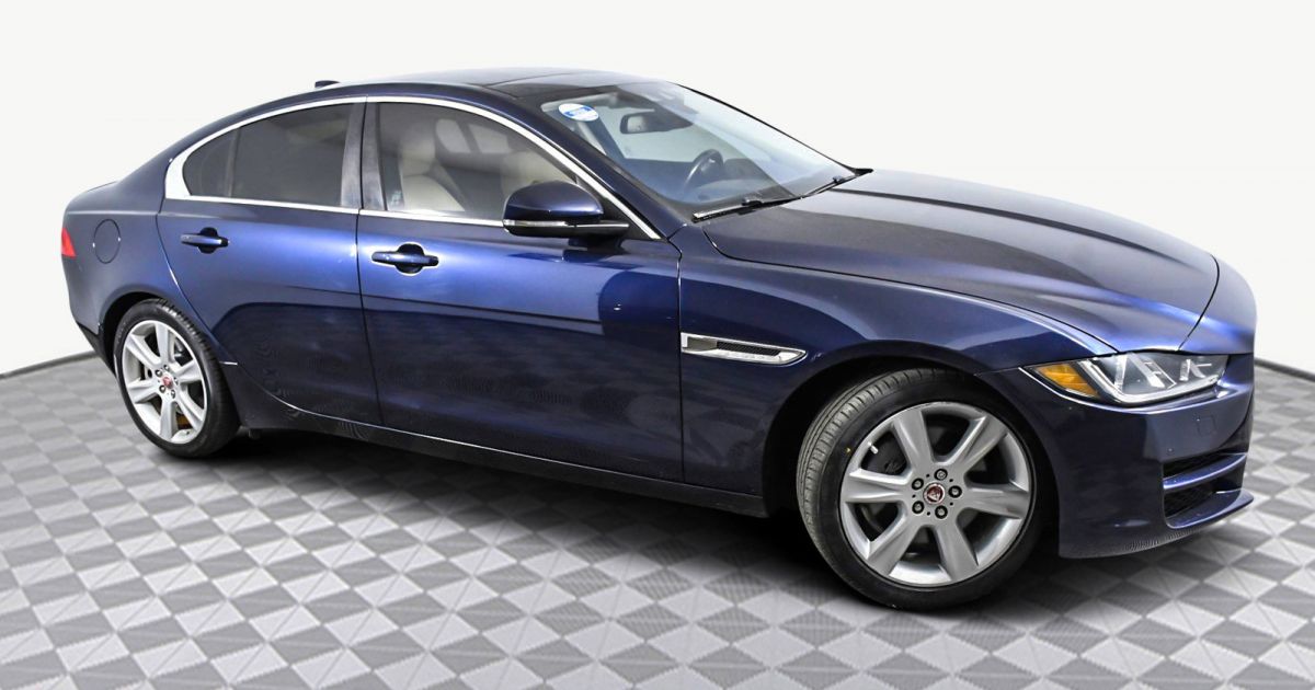 Used 2018 Jaguar XE 25t Prestige for sale at HGreg