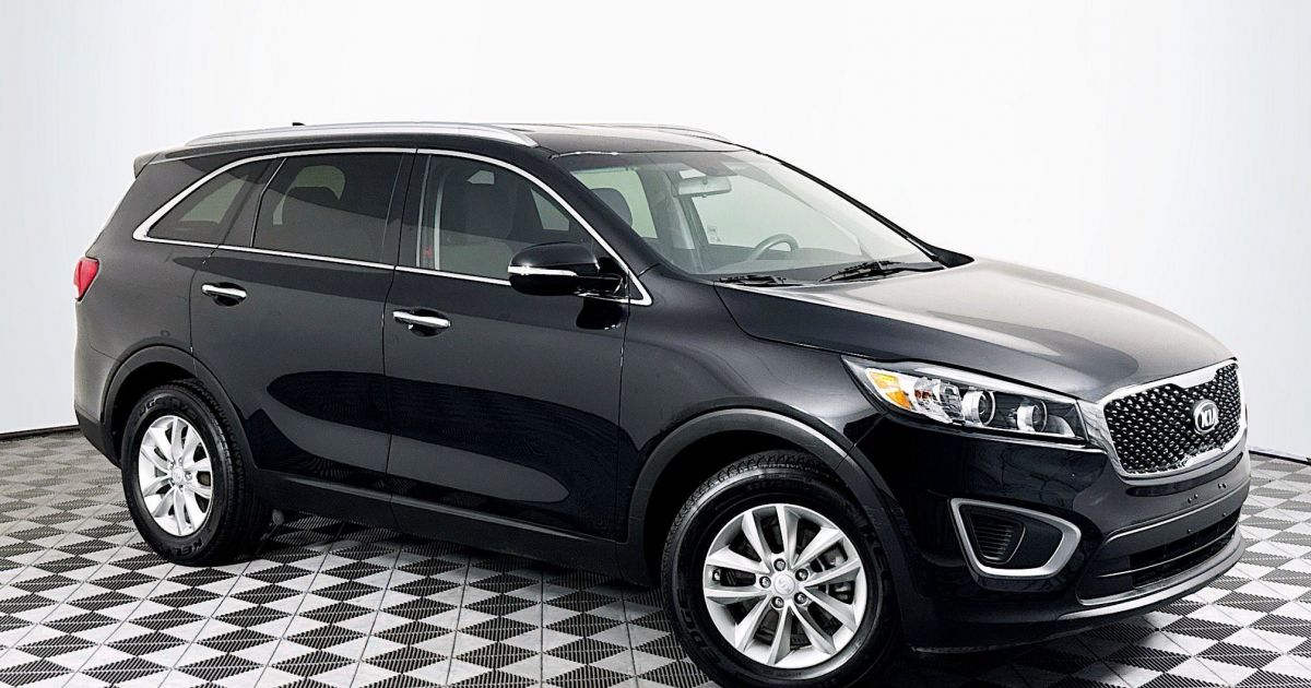 Used 2016 Kia Sorento LX for sale at HGreg