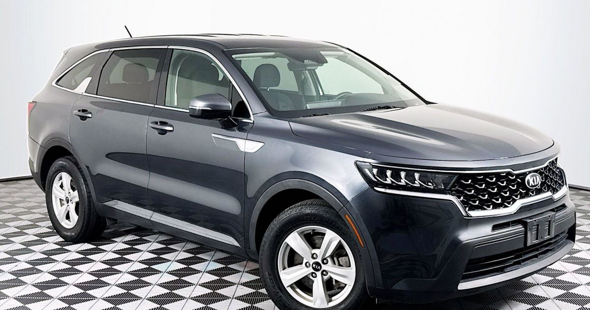 Used 2021 Kia Sorento LX for sale at HGreg