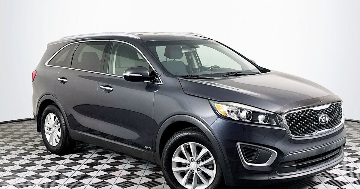 Used 2017 Kia Sorento LX for sale at HGreg