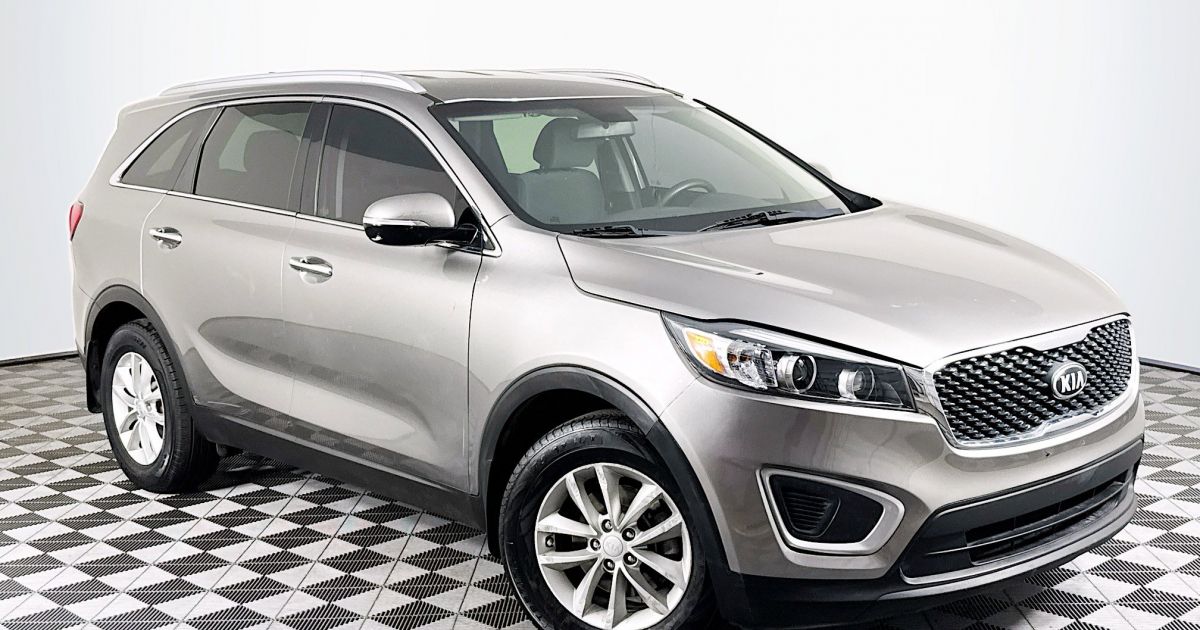Used 2018 Kia Sorento LX for sale at HGreg