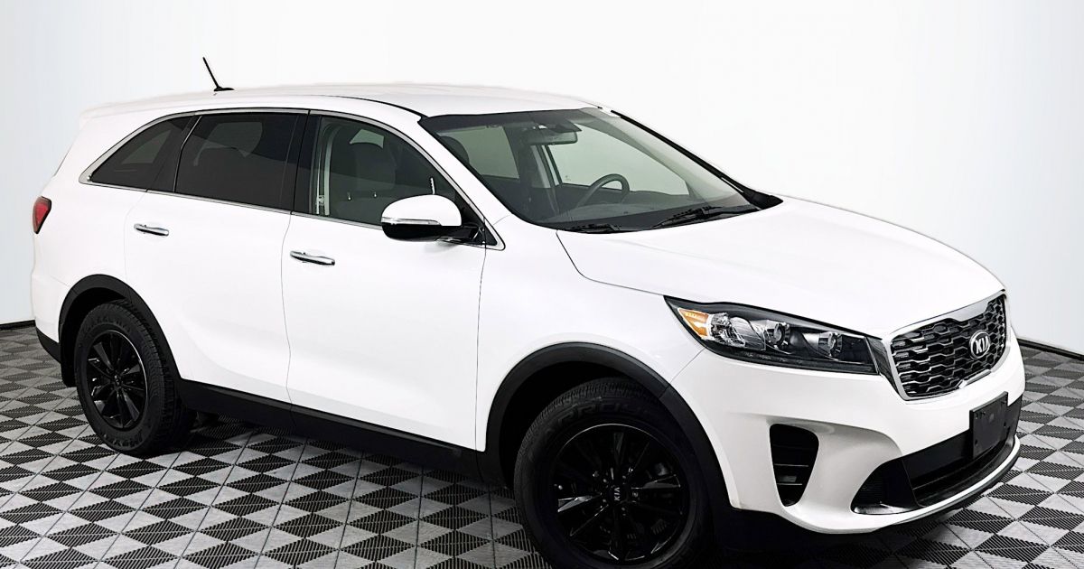 Used 2020 Kia Sorento LX for sale at HGreg