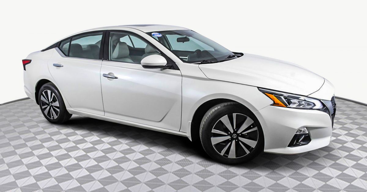 Used 2021 Nissan Altima 2.5 SL for sale at HGreg