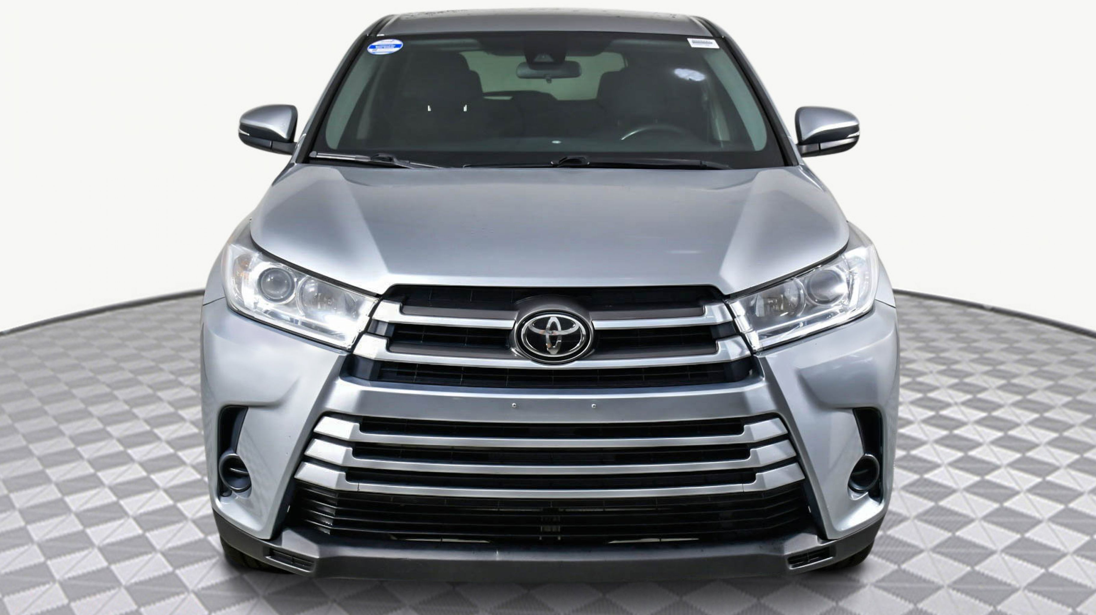 Used 2017 Toyota Highlander LE for sale at HGreg