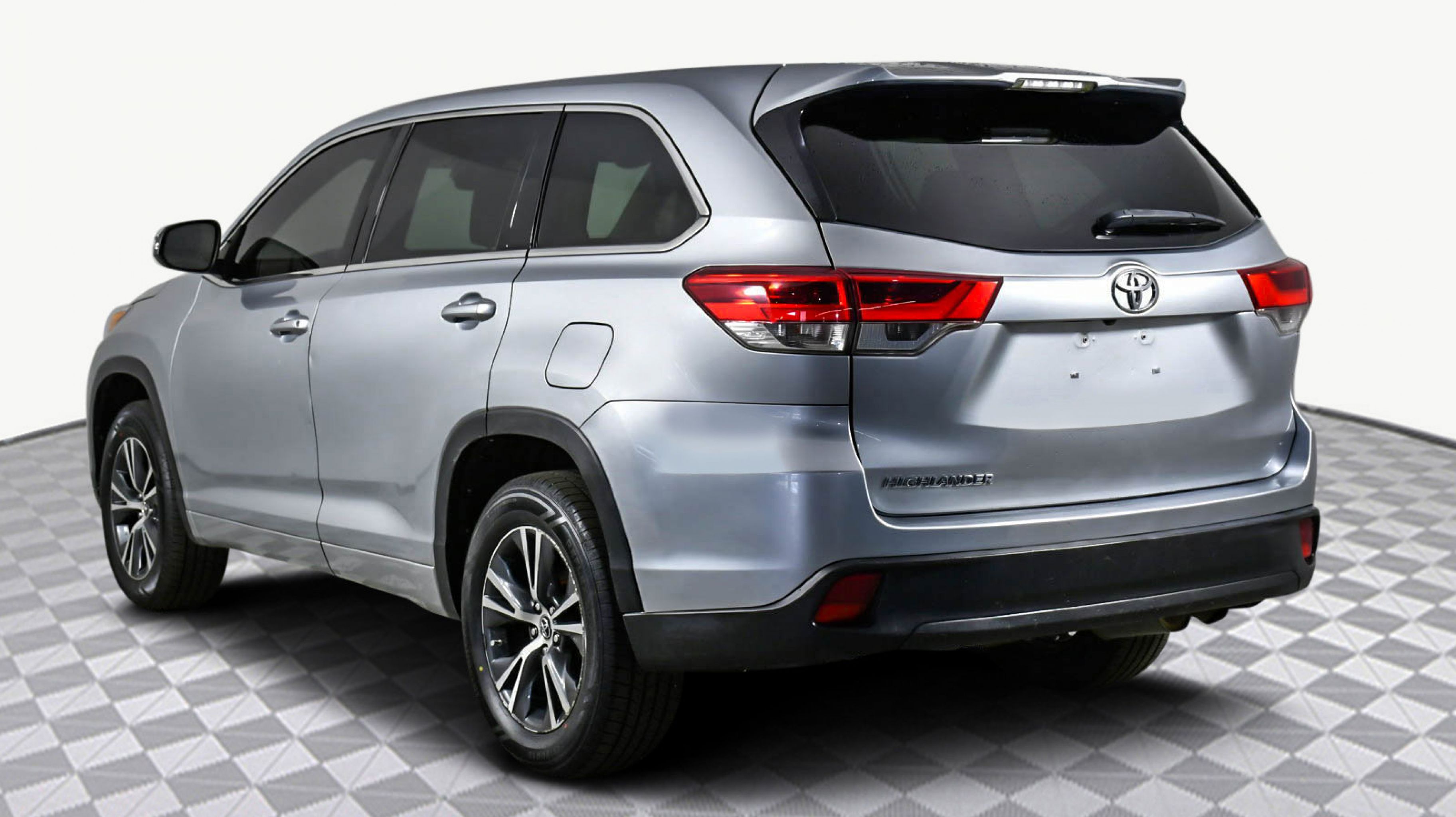 Used 2017 Toyota Highlander LE for sale at HGreg