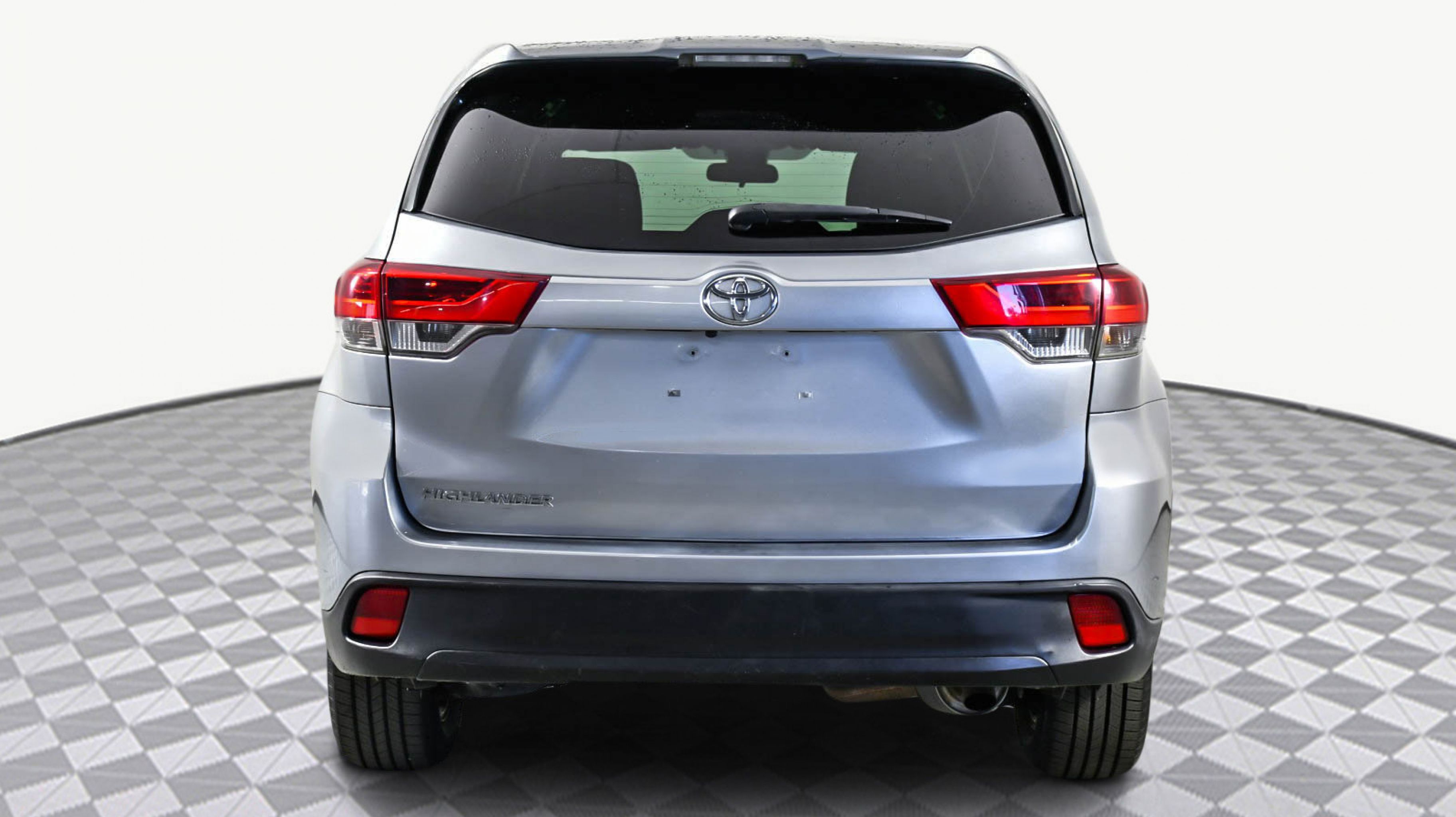 Used 2017 Toyota Highlander LE for sale at HGreg