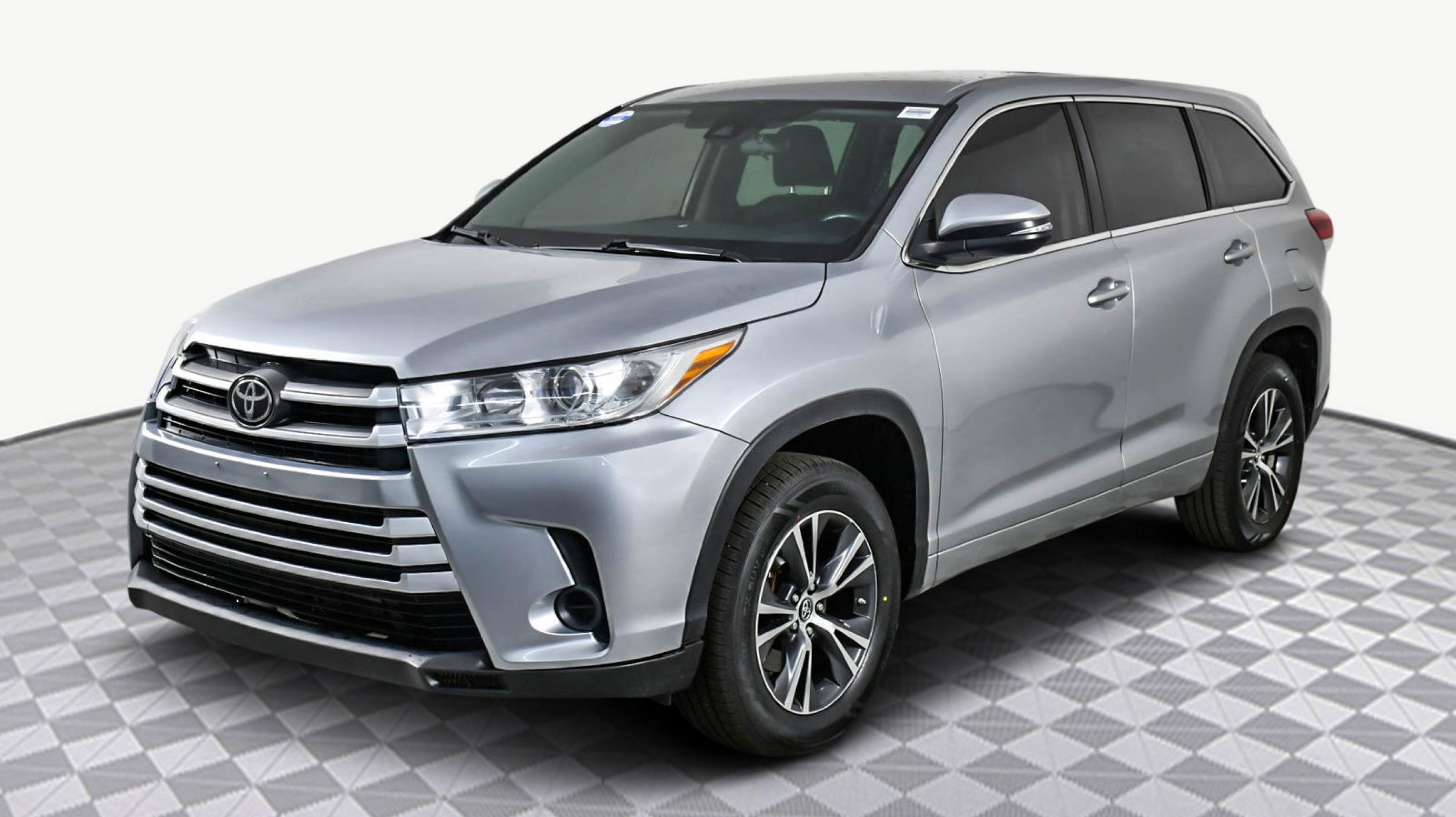 Used 2017 Toyota Highlander LE for sale at HGreg
